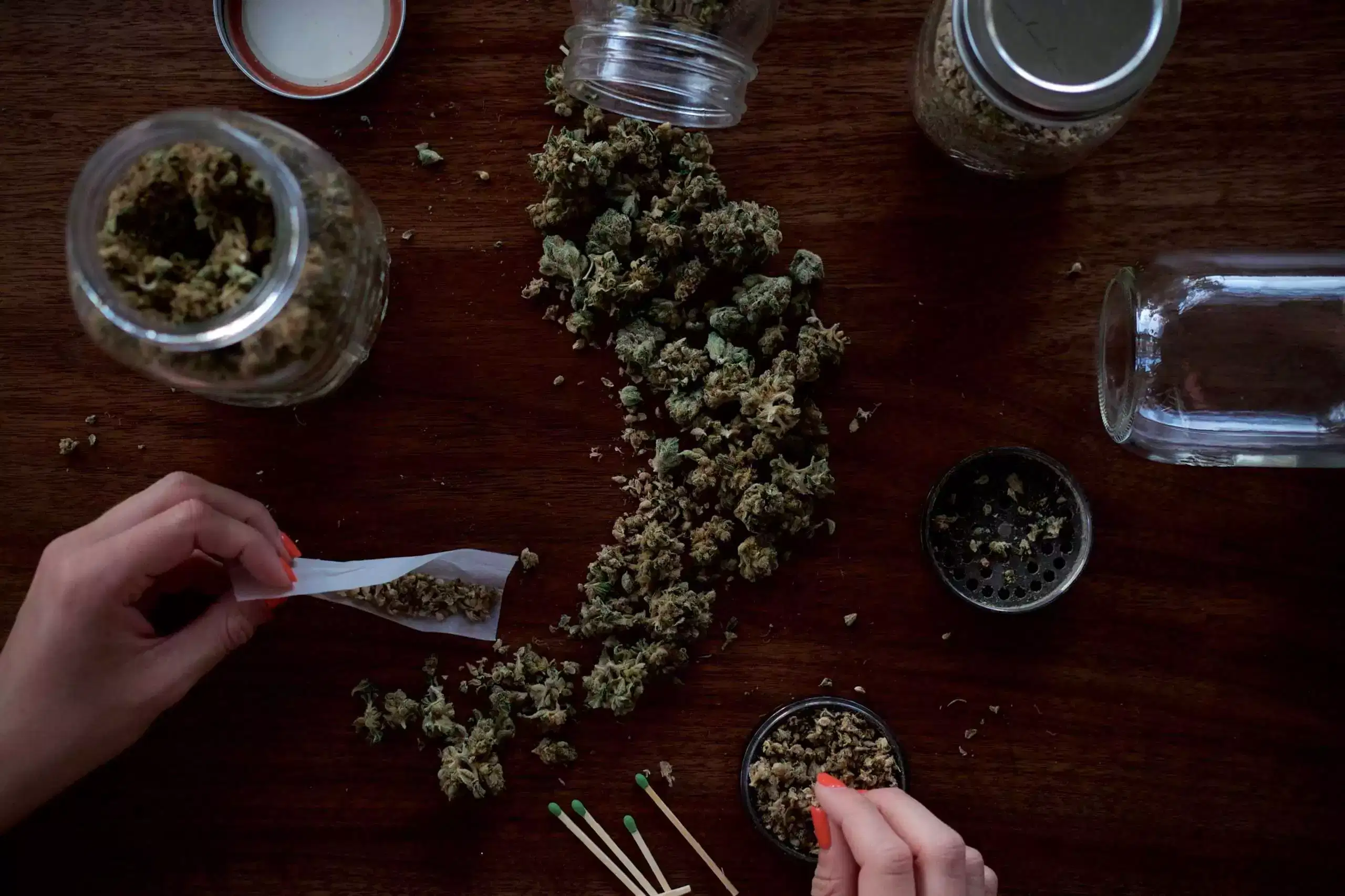 Best Guide To How To Roll A Joint In 3 Simple Steps! - Icy Tales