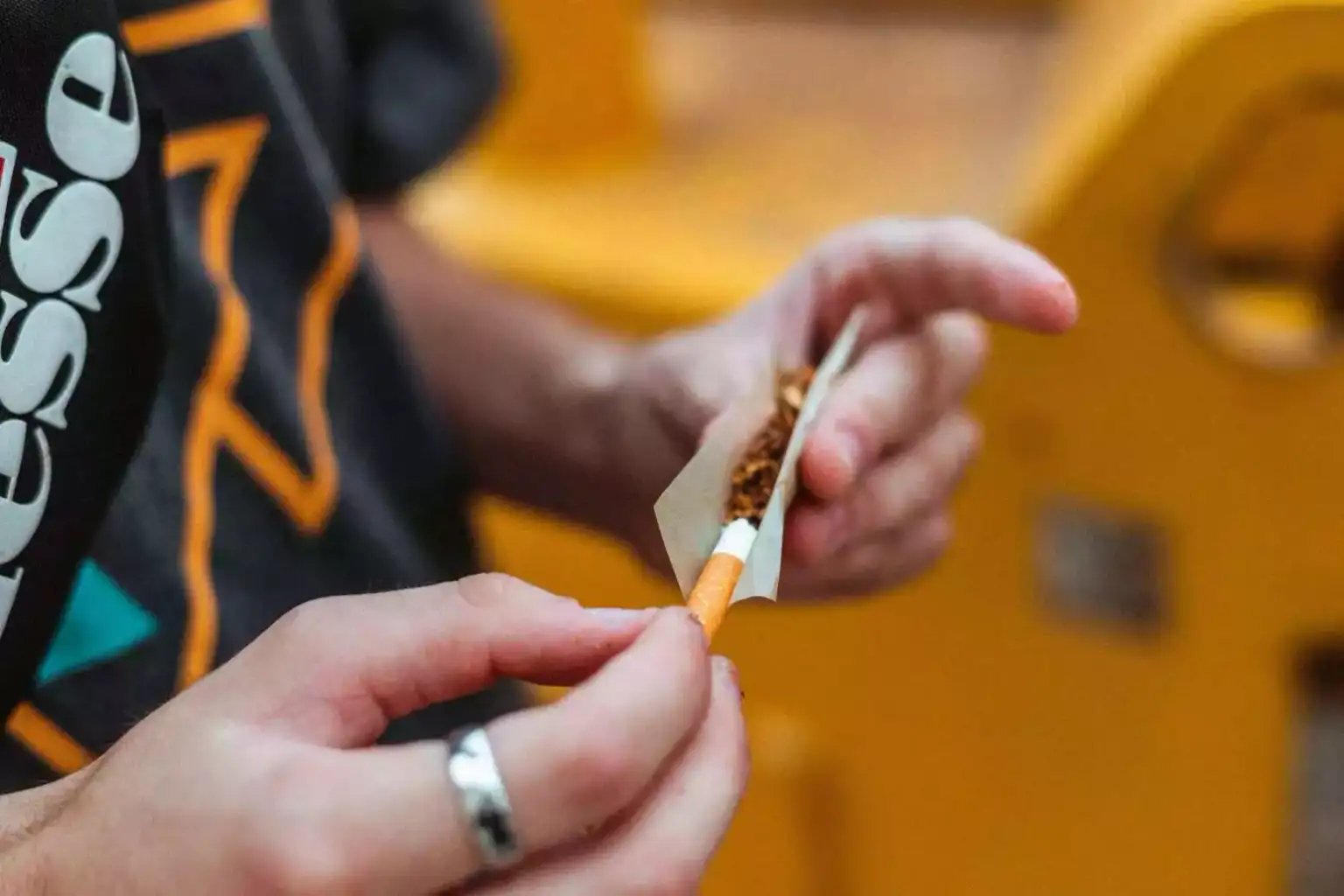 Best Guide To How To Roll A Joint In 3 Simple Steps! - Icy Tales